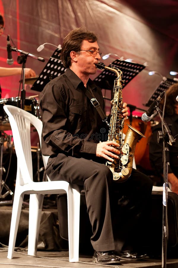 Saxophone player editorial image. Image of concerto, brass - 17866260