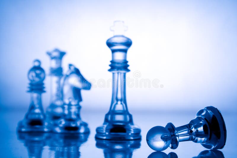 Scacchi blu trasparenti immagine stock. Immagine di protezione - 6935519