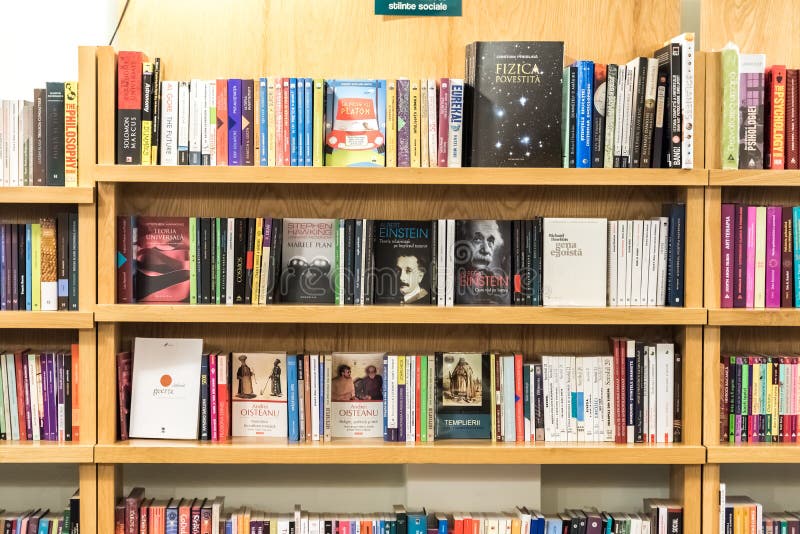Scaffale Per Libri in Biblioteca Con I Libri Da Vendere Fotografia ...