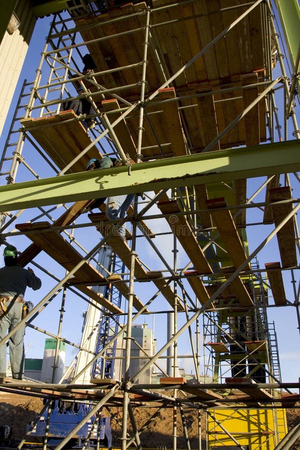 Oil worker on scaffold stock image. Image of reseal, pipes - 4926709