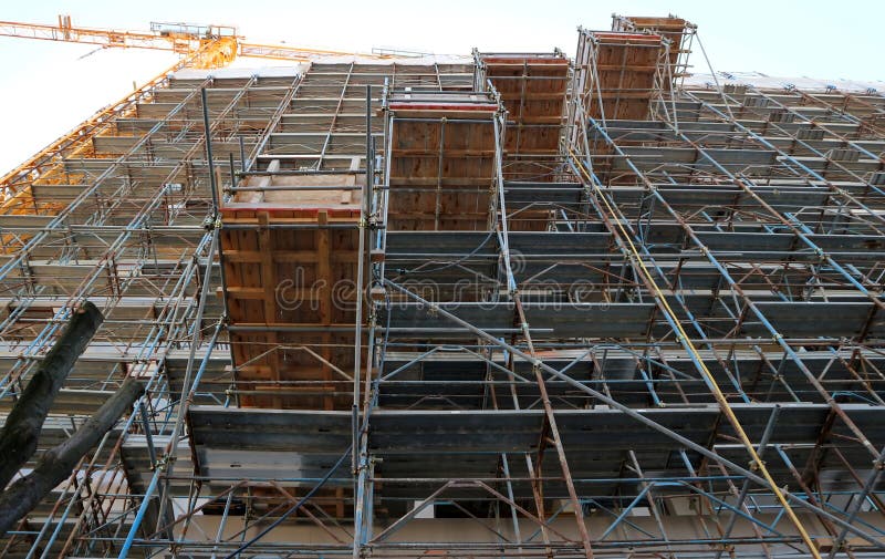 Scaffold Frame, with Five External Symmetric Temporary Work Platforms ...
