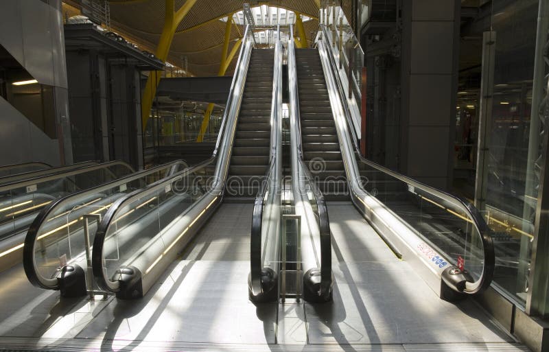 Scala mobile fotografia stock. Immagine di passerella - 46603700