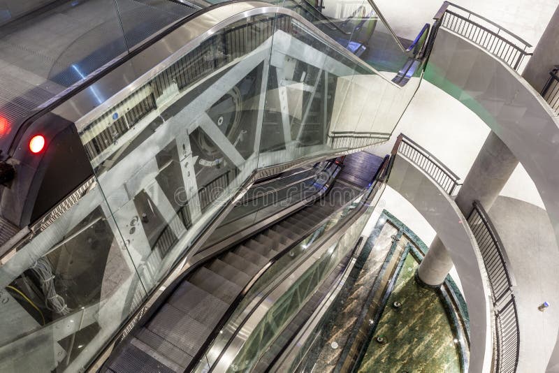 Scala mobile fotografia stock. Immagine di passerella - 62995160