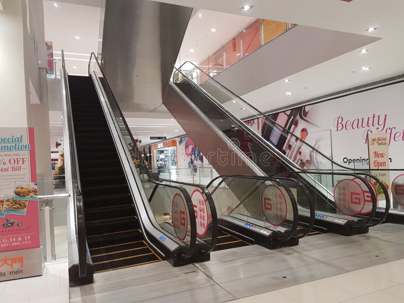 La Scala Mobile Alla Galleria Del Centro Commerciale A Minsk Centrale ...