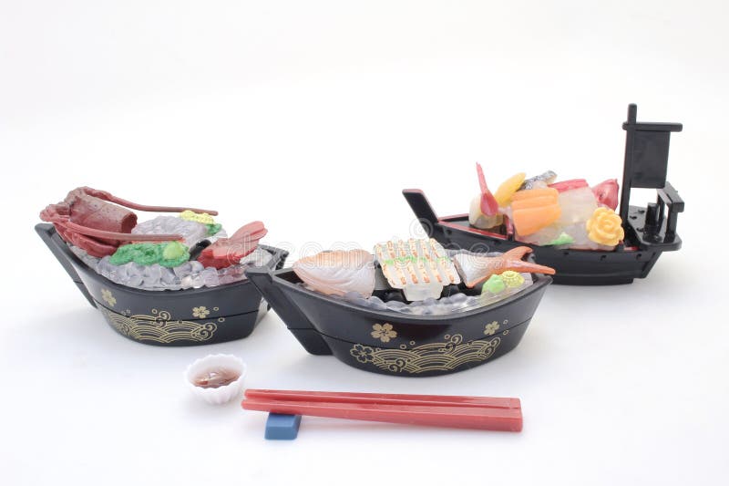 Scale Authentic Japanese Sashimi Platter, Fresh Sashimi Set on Ice ...