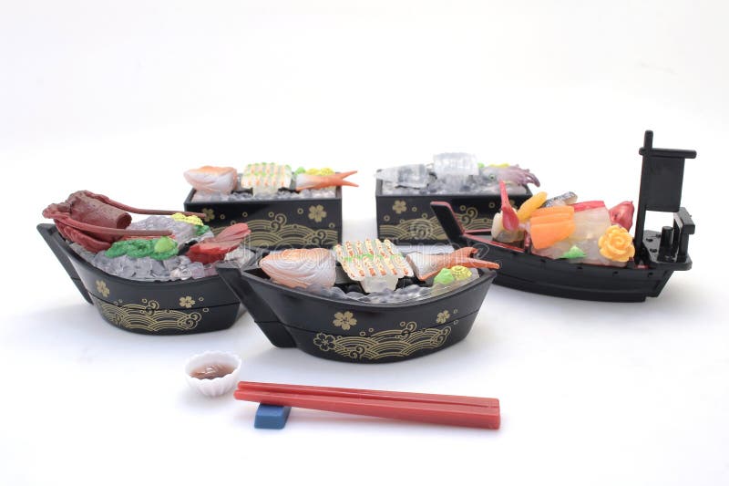 Scale Authentic Japanese Sashimi Platter, Fresh Sashimi Set on Ice ...