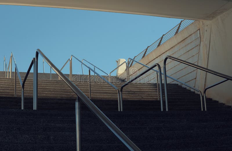 Scale Che Simboleggiano L'ascesa E La Discesa Immagine Stock - Immagine ...