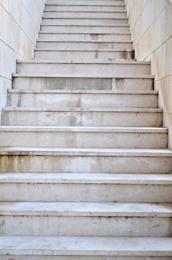 Scale Lunghe Con Molti Punti Immagine Stock - Immagine di estratto ...