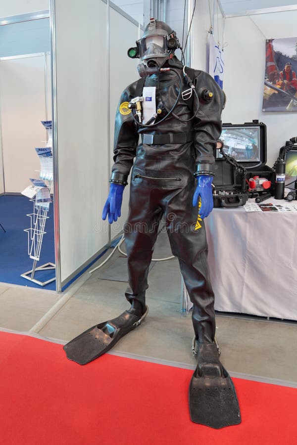 Scaphandre autonome photo éditorial. Image du respiration - 34507811
