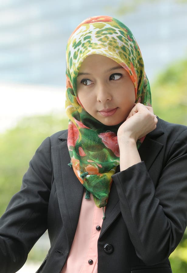 Two Scarf Girl Using Laptop Stock Image - Image of emotion, laptop ...