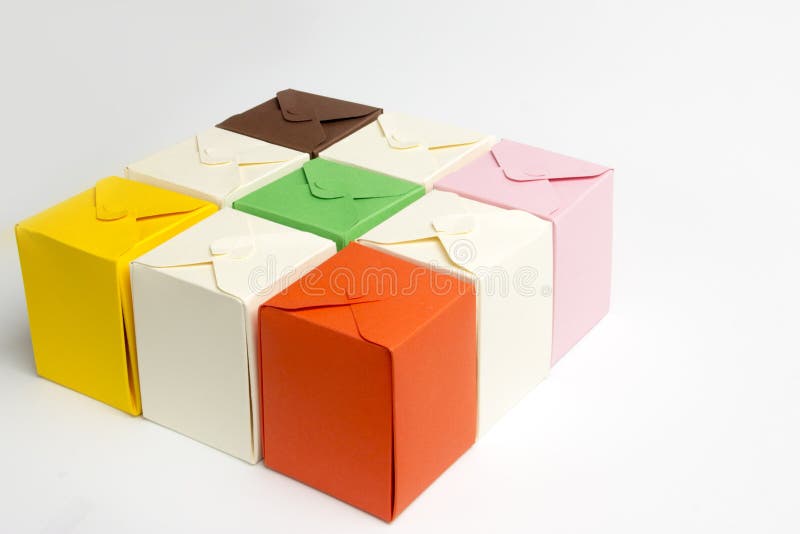 Scatole Colorate Fatte Di Cartone Immagine Stock - Immagine di casella ...