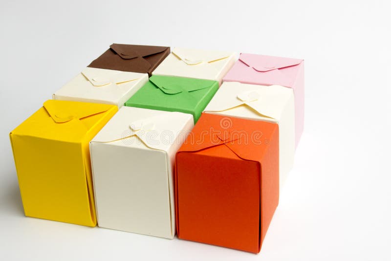 Scatole Colorate Fatte Di Cartone Fotografia Stock - Immagine di cuore ...
