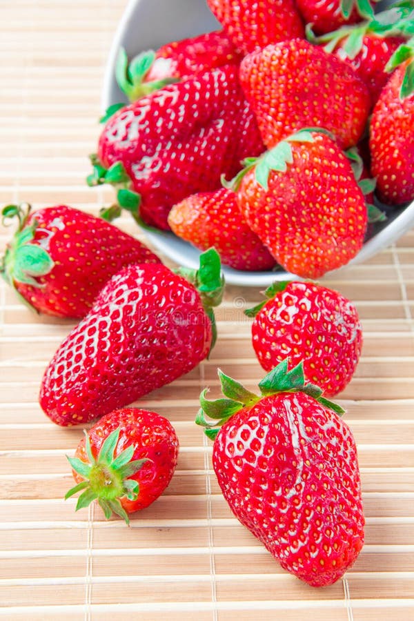 Scattered Fresh Strawberries Bowl To Table Stock Photos - Free ...