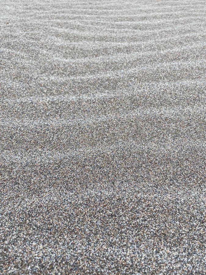 Scatto Verticale Di Sabbia Che Crea Pattern D'onda Immagine Stock ...