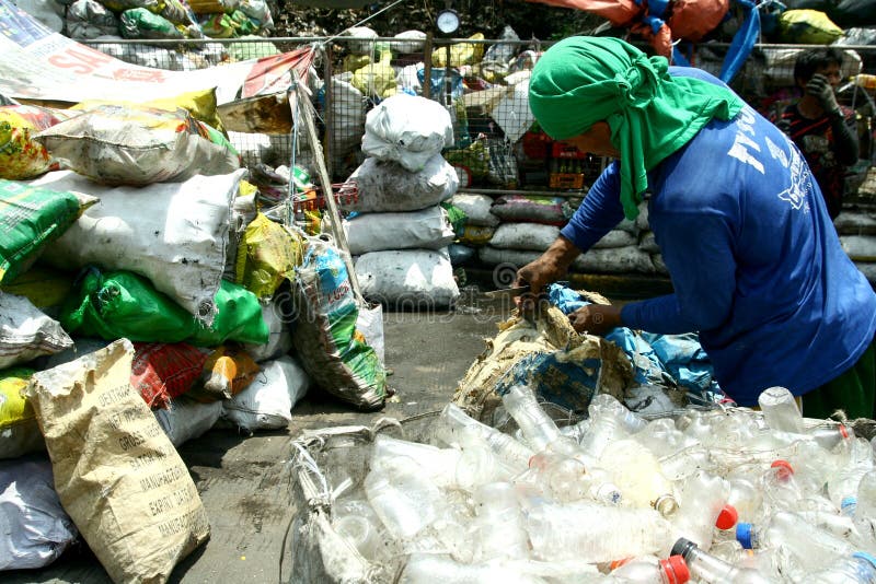 Scavenger Sorting through Trash at a Dump Site in Manila, Philippines ...