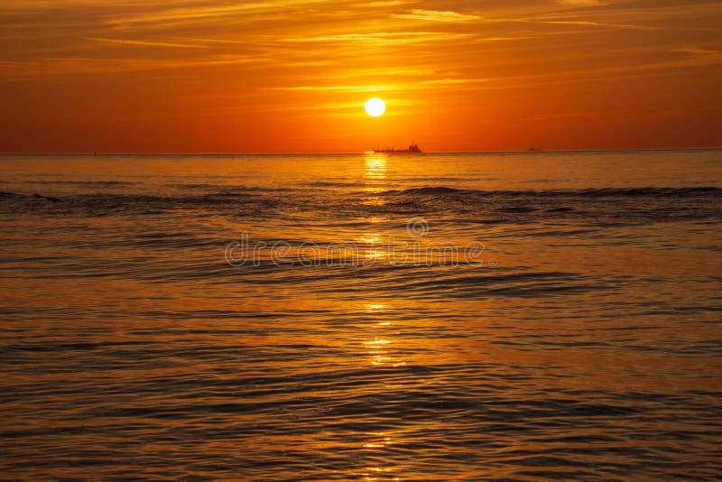 Scenery of a Beautiful Sunset Reflecting on the Water Under the Sky ...