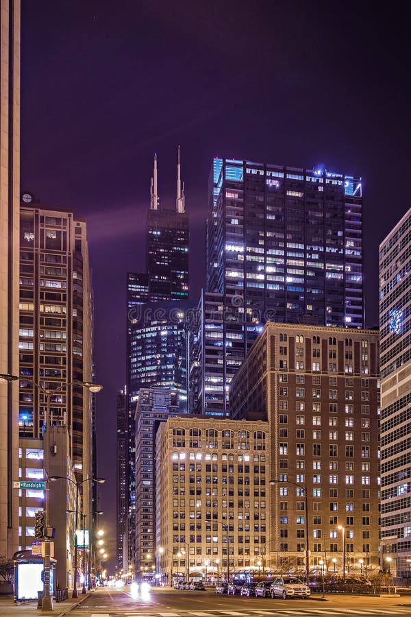 Scenes Around City of CHicago Illinois at Night Editorial Photography ...