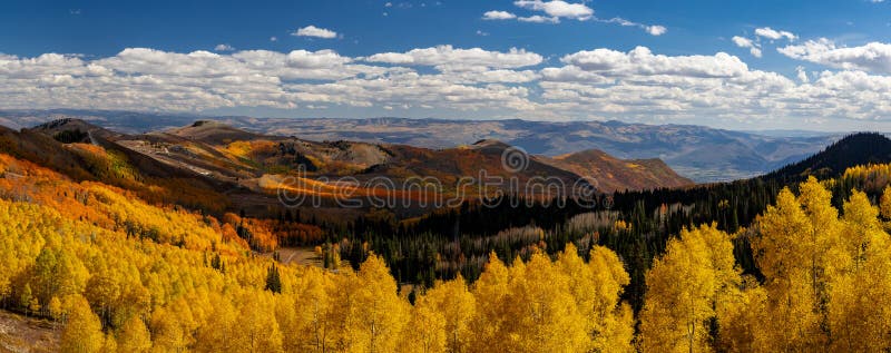 Scenic Landscape of Bright Fall Foliage in Wasatch Mountains State Park ...