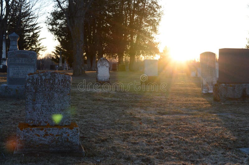 Scenic Sunsetting Graveyard Editorial Photo - Image of gravestone, tomb ...