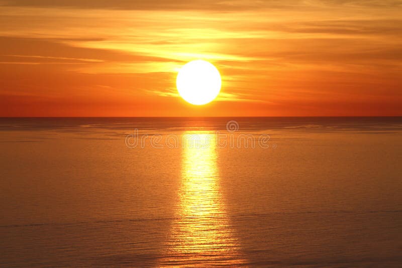 Sun Setting Behind Sea Horizon Stock Photo - Image of water, sets: 7802608