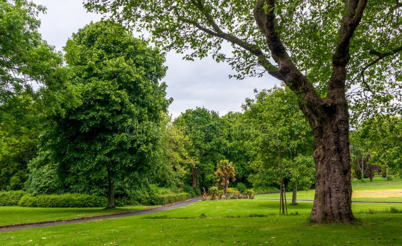 Scenic View of Merrion Square Park in Dublin Stock Image - Image of ...