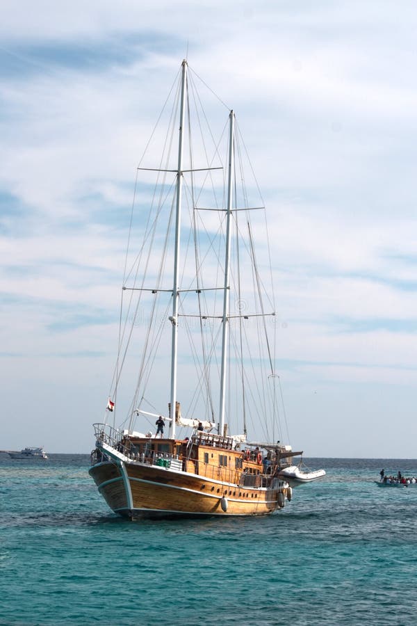 Altes Segelboot stockbild. Bild von segeln, boot, ruhe - 835207