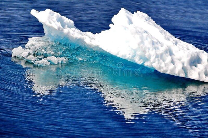 Schönes Gletscher-Eis stockfoto. Bild von winter, hügel - 59612716