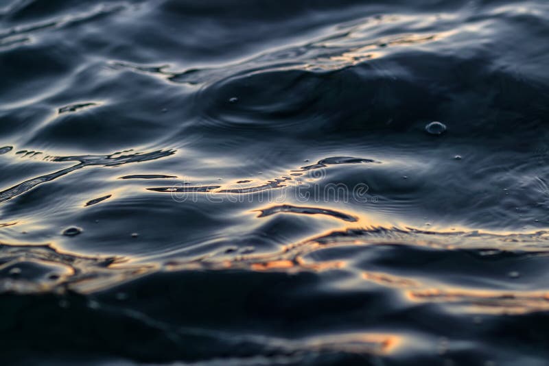 Schönes Klares Dunkelblaues Meer Stockfoto - Bild von atmosphäre ...