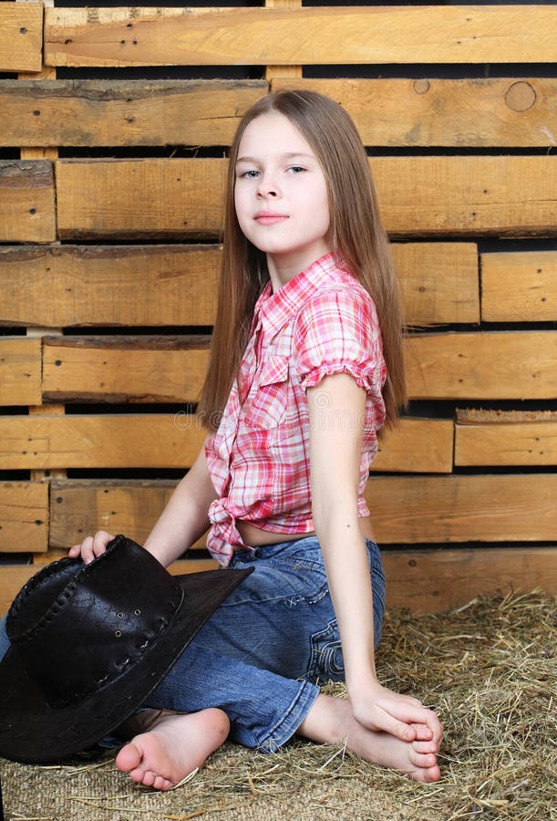 Mädchen Der Schönen 10 Jahre Stockbild - Bild von feier, entspannung ...