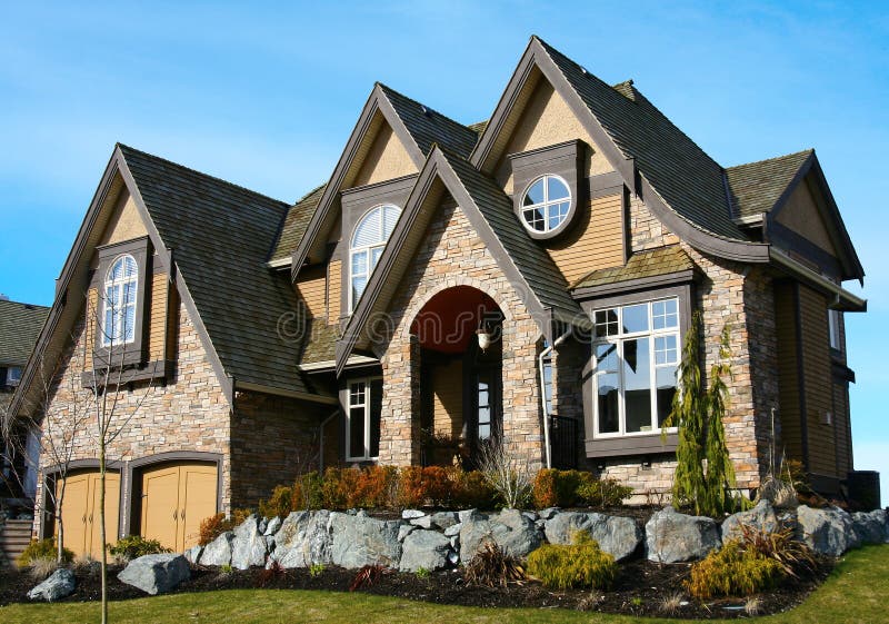 Schönes neues Haus stockbild. Bild von zustand, luxus - 2017729