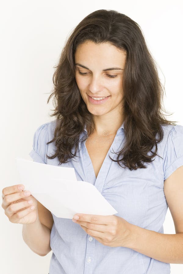 Schönheit, Die Einen Brief Liest Stockbild - Bild von attraktiv, frau ...