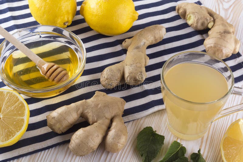 Schale Ingwertee Mit Zitrone Und Honig Stockbild - Bild von frisch ...