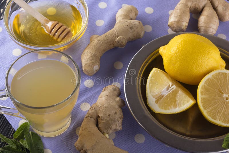Schale Ingwertee Mit Zitrone Und Honig Stockfoto - Bild von exemplar ...