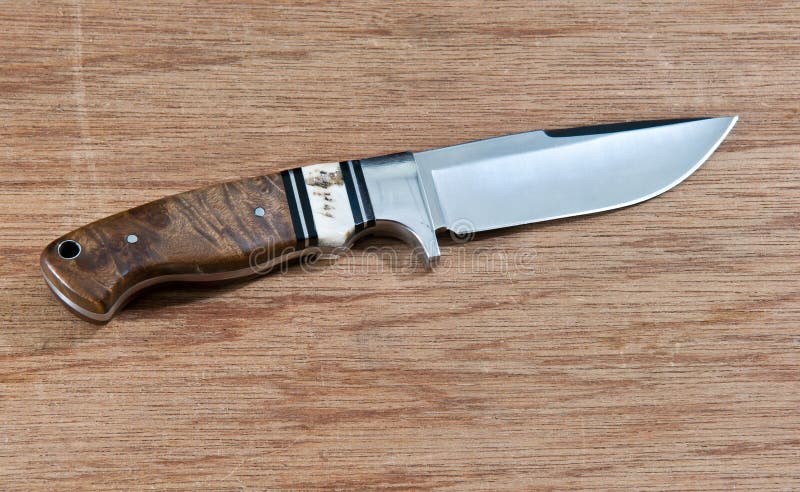 Scharfes Messer mit Blut stockfoto. Bild von scharf - 127721286