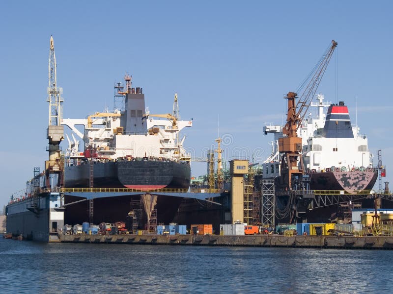 Scheepswerf stock foto. Image of schil, haven, overzees - 16014062