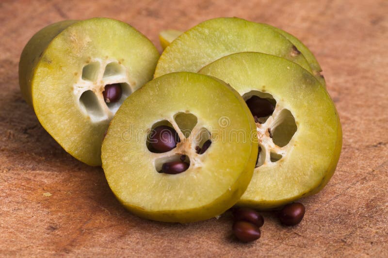 Quitte Im Schnitt Von Samen Stockbild - Bild von kern, quitte: 66162171