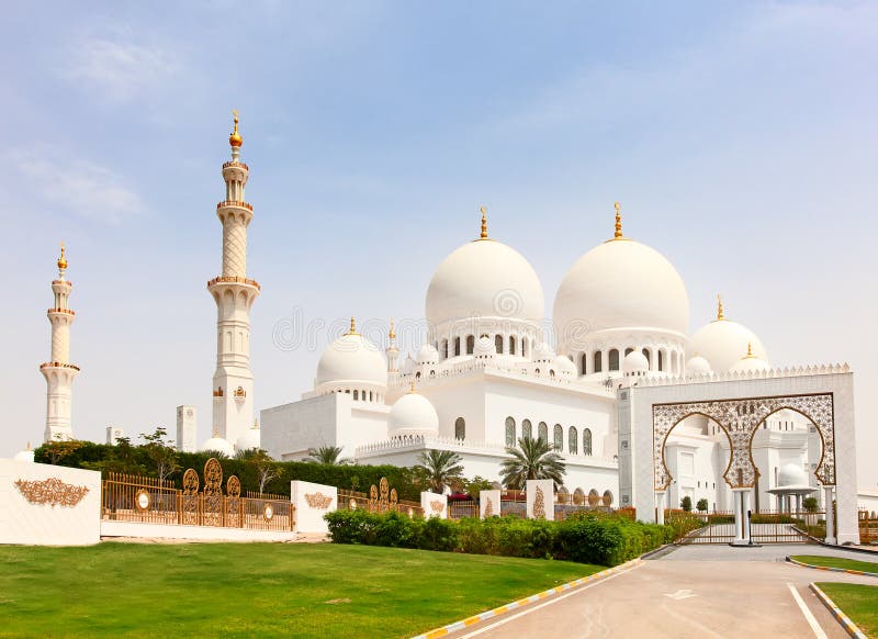 Scheich Zayed Mosque stockbild. Bild von heilig, mulla - 130685435