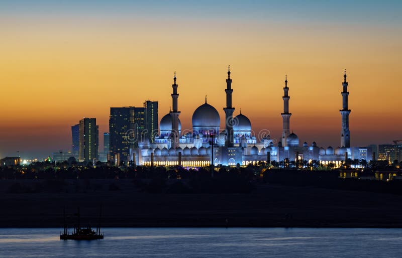 Scheich Zayed Mosque, Wie Nachts Gesehen Redaktionelles Bild - Bild von ...