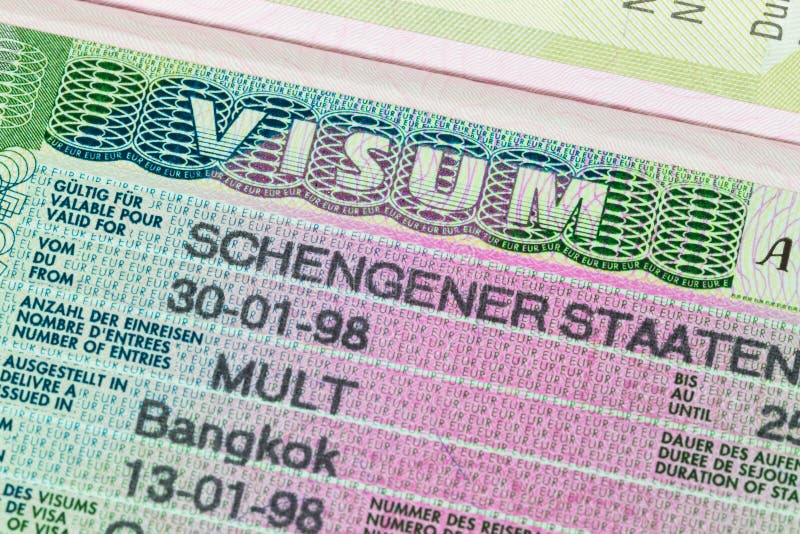 Schengen-Visum im Pass stockbild. Bild von ankunft, einwanderung - 37071401