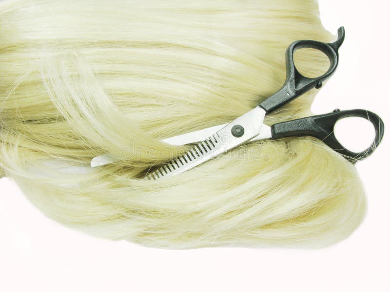 Scheren im blonden Haar stockbild. Bild von zauber, gerät - 13402185
