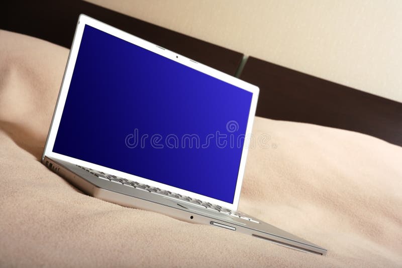 Schermo Blu Del Computer Portatile Della Base Immagine Stock - Immagine ...