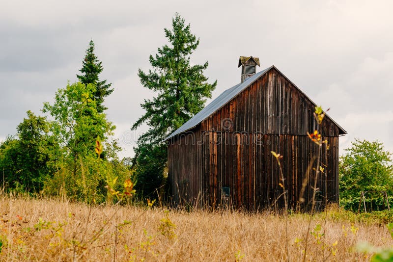 Scheune in Der Oregon-Landschaft Stockfoto - Bild von land, randgebiet ...