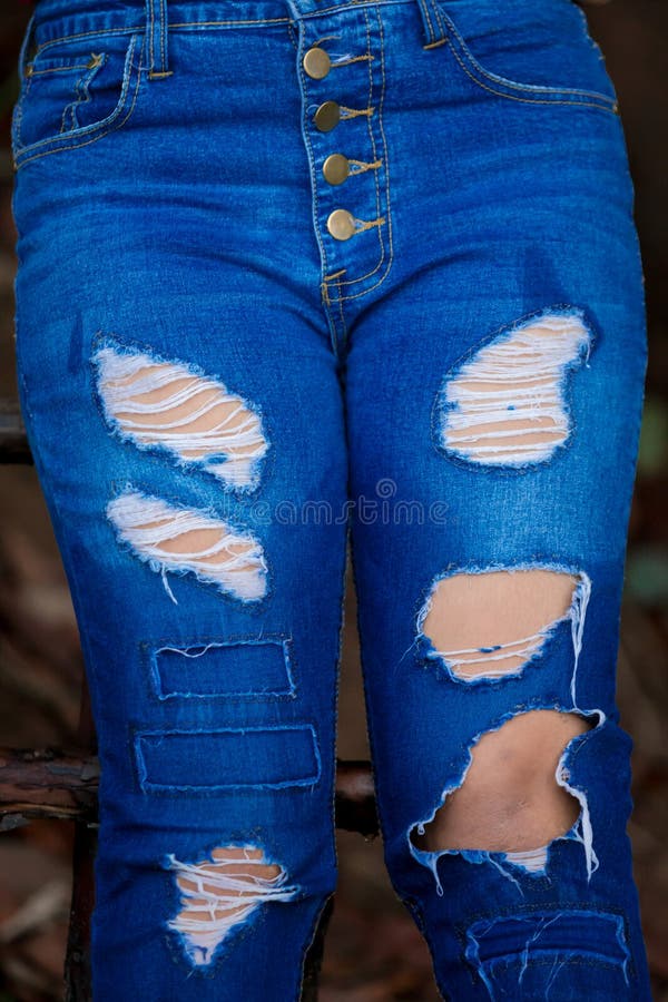 Scheur van jeans stock afbeelding. Image of dagelijks - 57391843