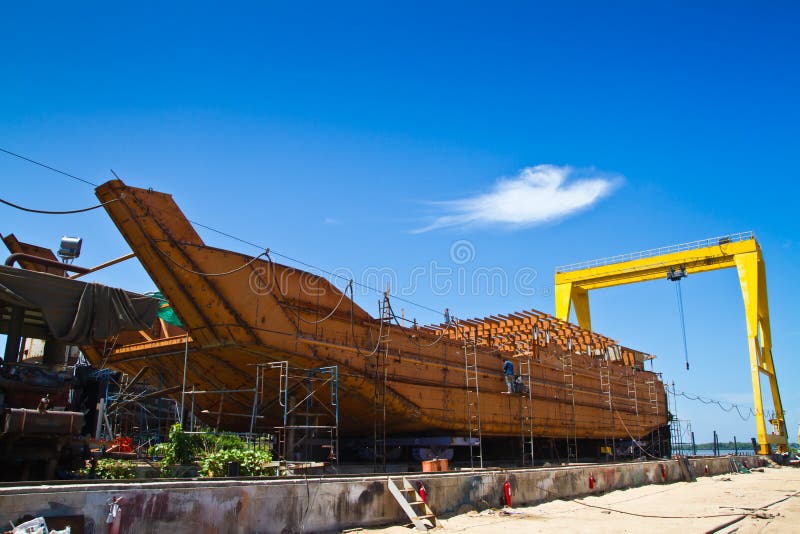Neuer Schiffsbau, Litauen stockfoto. Bild von wolken - 42776752