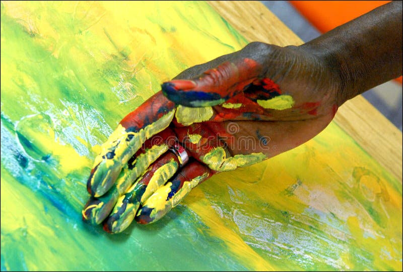 Schilderhand stock afbeelding. Image of groen, schilder - 244489915