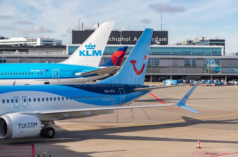 Schiphol Airport Planes editorial photo. Image of flying - 263023416