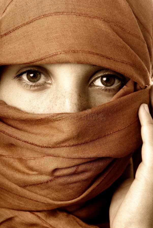 Der rote Schleier stockfoto. Bild von islam, ethnisch - 11883198
