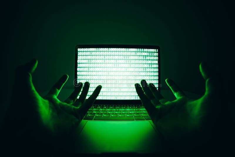 Schließen Hacker Verwendet Den Laptop-Computer, Um Viren Oder Malware ...