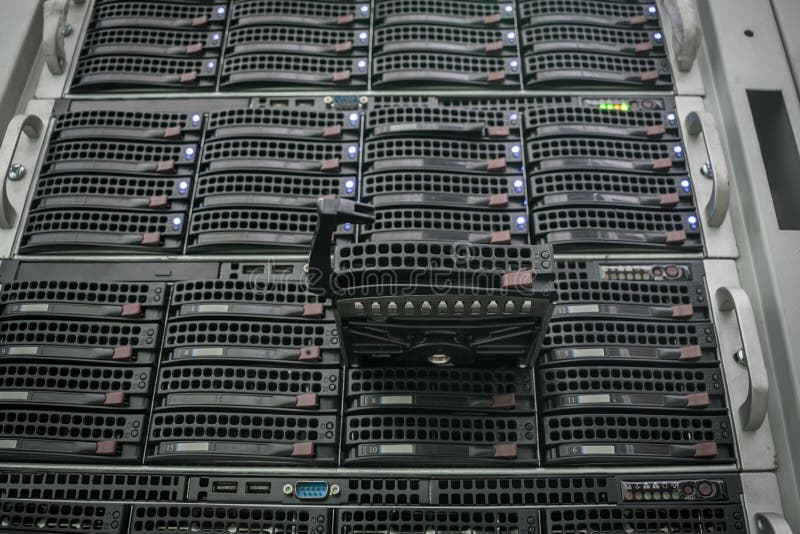 Ersetzen Eines Festplatte in Einem Starken Webserver. Viele Festplatten ...