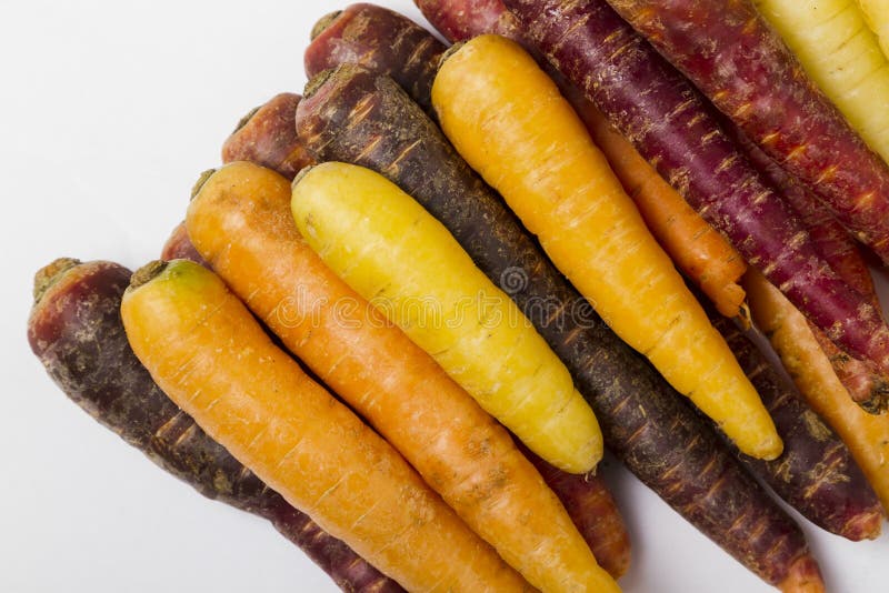 Farbige Karotten stockbild. Bild von horizontal, organisch - 58699097